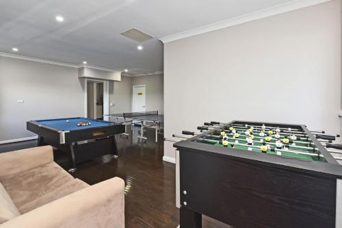 Beggars Bridge Vineyard Homestead with pool and tennis, Rothbury ...