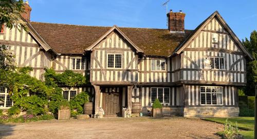 Countryside Manor House Guest Wing, Ashleworth (updated prices 2024)