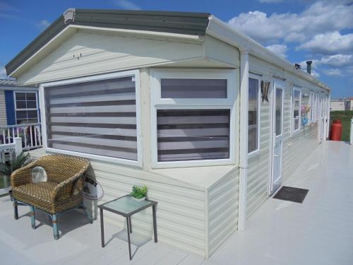 Waterside: Waterside Salisbury:- 6 Berth Large Wrap Around Veranda ...