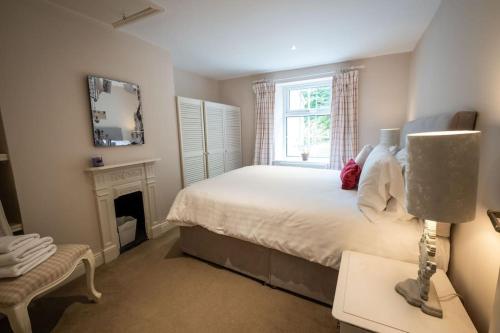 Apple Cottage -- Luxury Stay @ Bellingham Castle, Castlebellingham ...