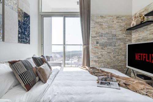 Exquisite 1 BDR apt in the heart of Dubai Marina- Studio One Tower ...