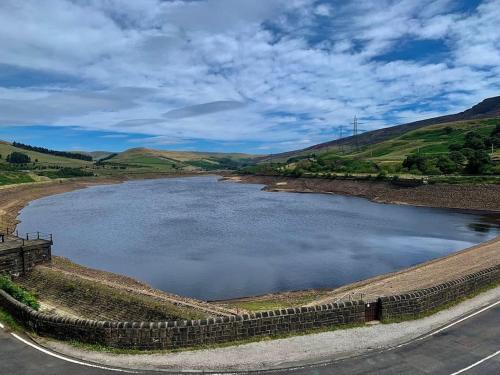 Large Peak District National Park Holiday House, Hadfield (updated ...