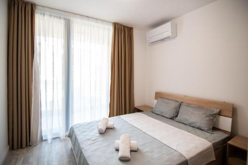 Sea flats with parking and pool in Azur Residence, Saints Constantine ...