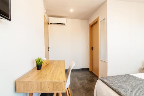 Navitas House, Athens (updated prices 2025)