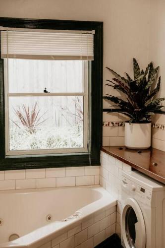 The Rose Turret, Warrnambool (updated prices 2025)