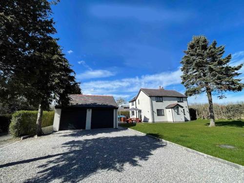 Moss Bank Farm, Wrexham – Updated 2024 Prices