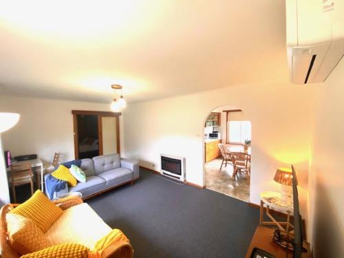 Bed and Breakfast Retro Riverside Redan, Ballarat, Sebastopol ...