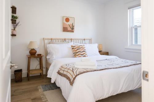 The Darcie House - cozy, pet-friendly home in PEC, Picton (updated ...
