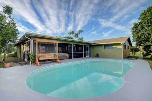 Ananda Farmhouse and Retreat., Lake Worth (updated prices 2024)