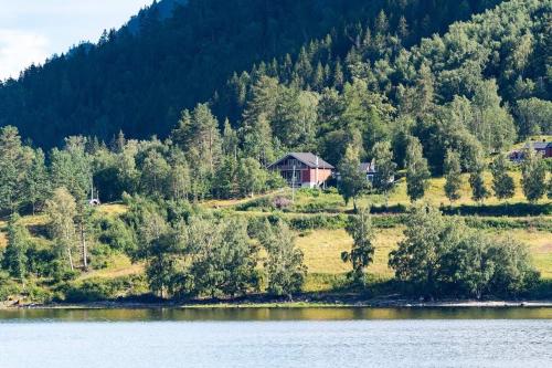 Stor hytte med 4 soverom og panoramautsikt over Tinnsjøen ved Rjukan og ...