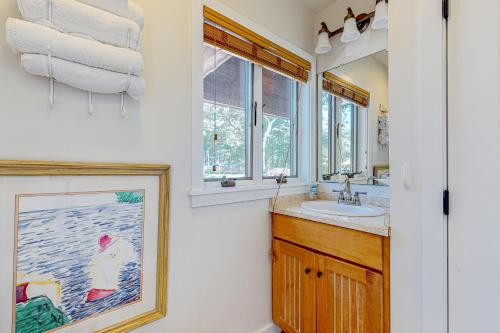 Nana's Rear Treehouse, West Tisbury (updated prices 2024)