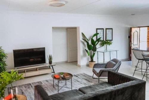 Golden Oaks Complex, Boksburg (updated prices 2024)