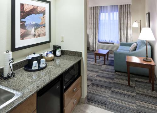 Hampton Inn & Suites Colorado Springs/I-25 South, Colorado Springs ...