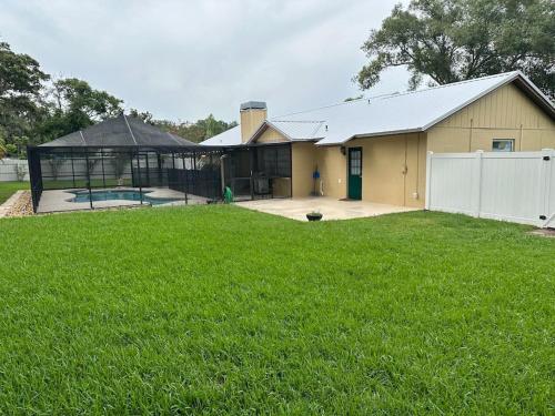 Lake Valrico's Camelot Court with HEATED POOL & access to private lake ...