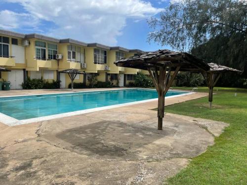 Kingston Tropical Retreat with mega Pool, Kingston (updated prices 2024)