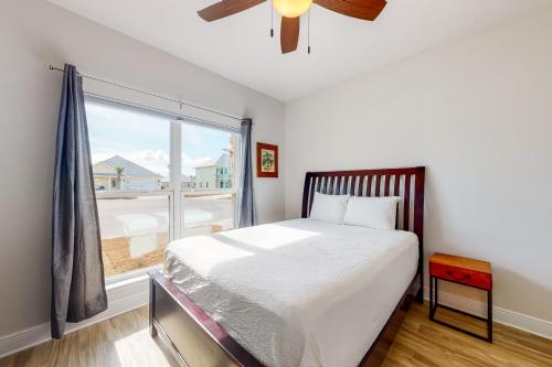 WindMark Beach Sharktooth Treasures, Highland View (updated prices 2024)