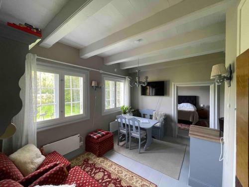 Bosvik Gård, nyrenovert leilighet i hovedhus fra 1756, Risør (updated ...