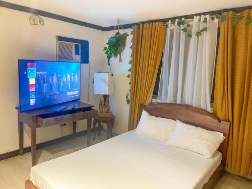 Overlooking House in Tagaytay with Swimming Pool, Tagaytay (updated ...