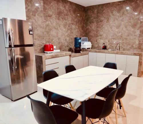 Binbaba Homestay - Grand Maganda, Batam Center (updated prices 2024)