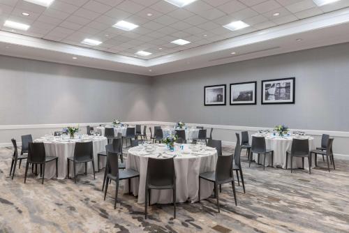 Hilton Alexandria Mark Center, Alexandria (updated prices 2025)