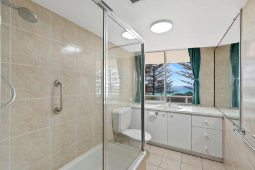 Oceanfront apartment on top of point Cartwright, Buddina (updated ...