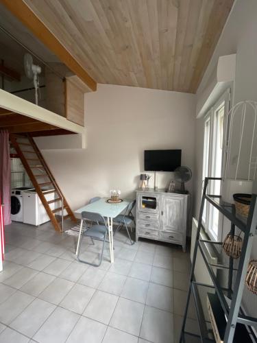 Maison Echoppe rénovée T1 Bis, Pessac (updated prices 2024)