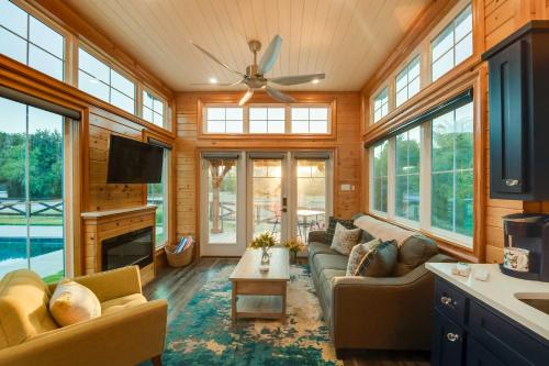 Tree-Lined Whitney Cabin about 11 Mi to Lake Whitney!, Whitney ...