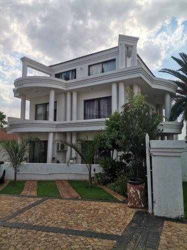 Vardo's Guest House, Soweto (updated prices 2024)