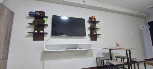 Dracarys Place 2 Condo with Balcony Unlimited Wifi LapuLapu City view ...