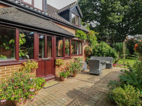 Walnut Tree Cottage, Great Yarmouth – Updated 2024 Prices