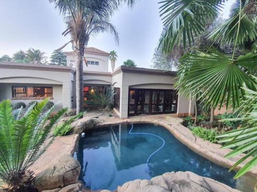 OR Tambo Airport Mansion ,Self Catering Holiday Home, Boksburg (updated ...