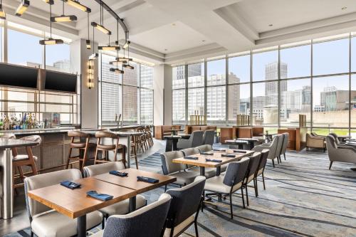 Detroit Marriott at the Renaissance Center, Detroit – Updated 2023 Prices