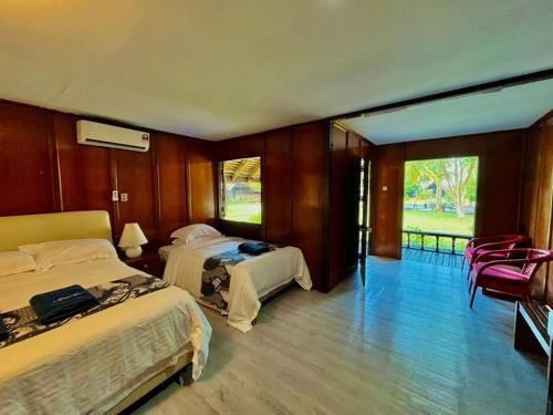 ALUN ALUN ISLAND RESORT, Kampong Atap Zing (updated prices 2025)