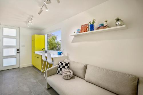 Banana Container @EADO Juice Box, Houston (updated prices 2024)