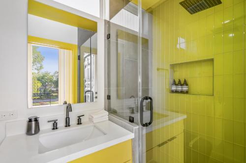 Banana Container @EADO Juice Box, Houston (preços atualizados para 2024)