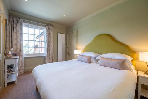 The Flower Pot Hotel - Room 5 - Super King, Henley on Thames, UK ...
