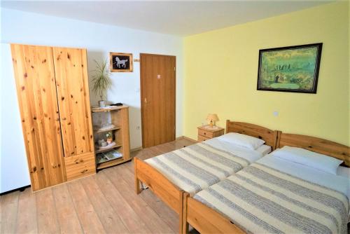 Kmetija Podobnik, Idrija (posodobljene cene za leto 2024)