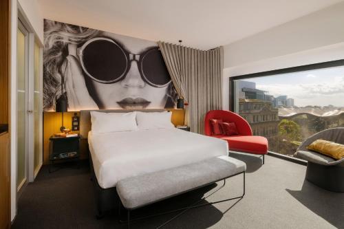 Hotel Indigo Melbourne on Flinders, an IHG Hotel, Melbourne – Updated ...