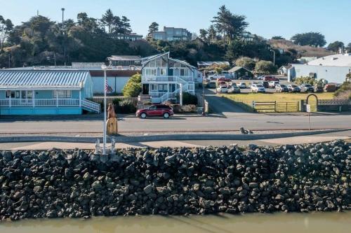 Bayside Cozy Queen at Bandon Marina Inn, Bandon (updated prices 2024)