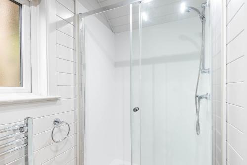 The Plough Inn Cabins, Ramsden (updated prices 2025)