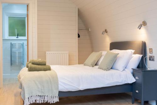 The Plough Inn Cabins, Ramsden (updated prices 2025)