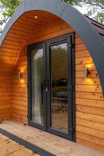 The Plough Inn Cabins, Ramsden (updated prices 2025)