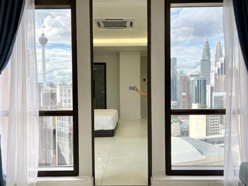 KLCC Twin Towers & KL Tower View Apartment at Times Square, Kuala ...