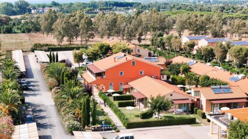 ISA-Residence with swimming pool in Mazzanta at only 600 meters from ...