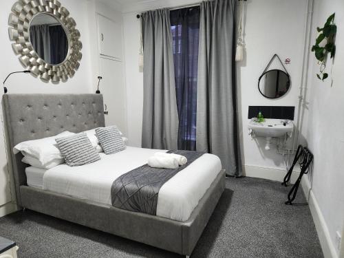 Quantock Lodge Vicarage 2, Rochester (updated prices 2024)