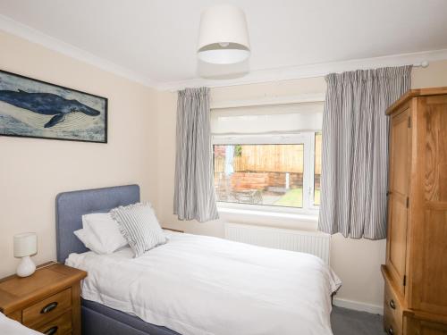 7 Maes Awel, Pwllheli (updated prices 2024)