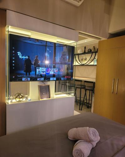 Uptown Parksuites Tower 1 at BGC - Staycations Up Above 12, Manila ...