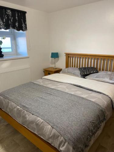 The Lions Den flat at the red lion public house., Newbridge (updated ...