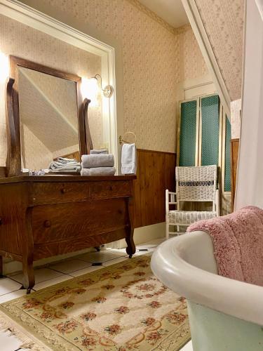 Pansy’s Parlor Bed & Breakfast, Golden (updated prices 2025)