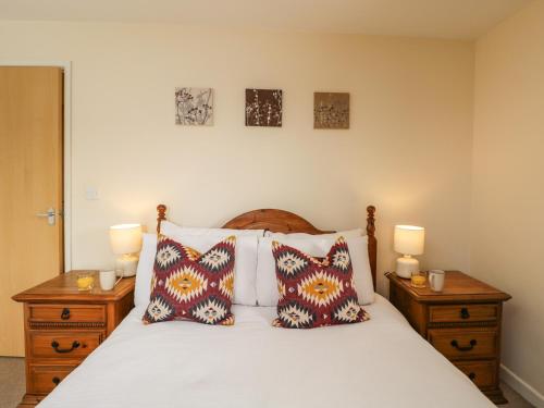 Brindle Cottage, Lydiard Millicent (updated prices 2024)